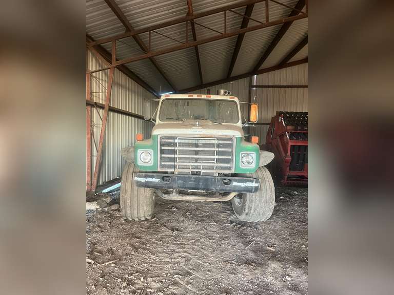 International Loral spreader truck with NewLeader bed - Wilson National LLC