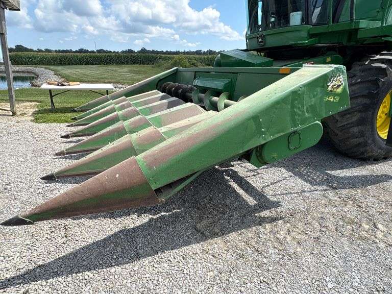 643 John Deere Corn Head - Wilson National LLC