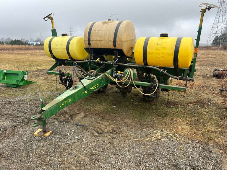 John Deere 7000 conservation 4 row planter - Wilson National LLC