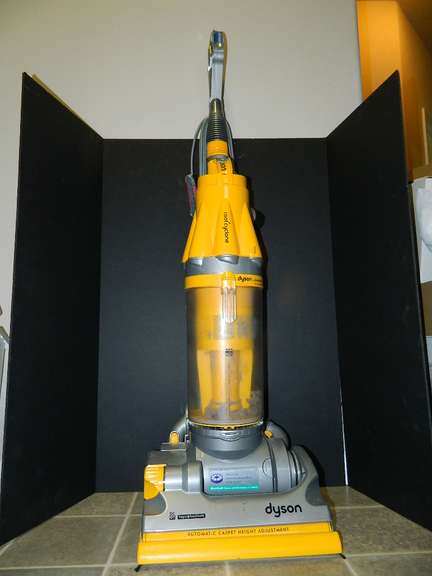 Dyson DC07 - Wolfe Auction & Realty, LLC