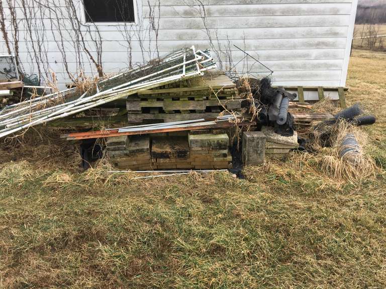 Concrete Blocks, Homemade Fencing, Old Pallets, Stakes - Wolfe Auction ...