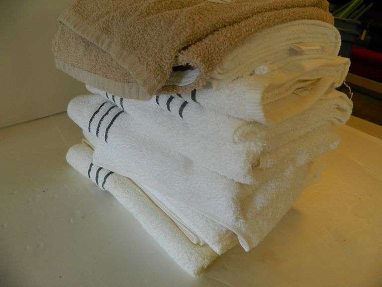 Bath Towels & Terry Cloth Cover - Wolfe Auction & Realty, LLC