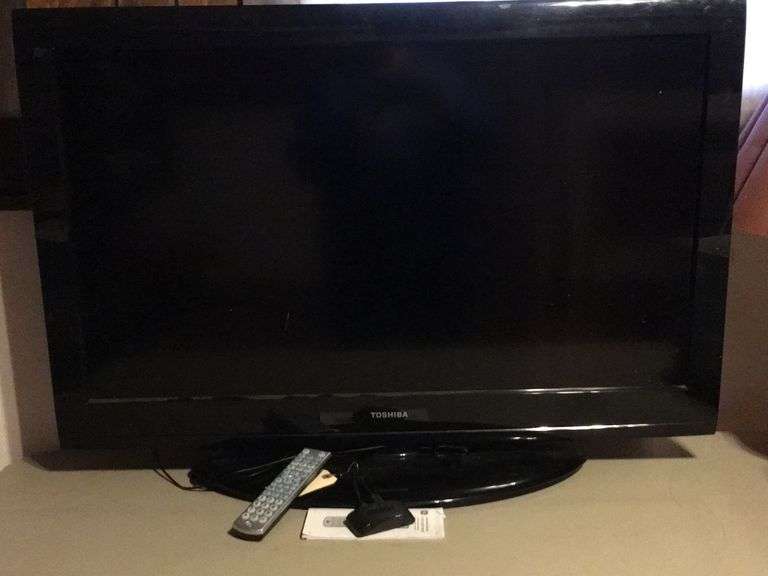 Toshiba 40” color TV, GE Universal Remote and ROKU device - Wolfe ...