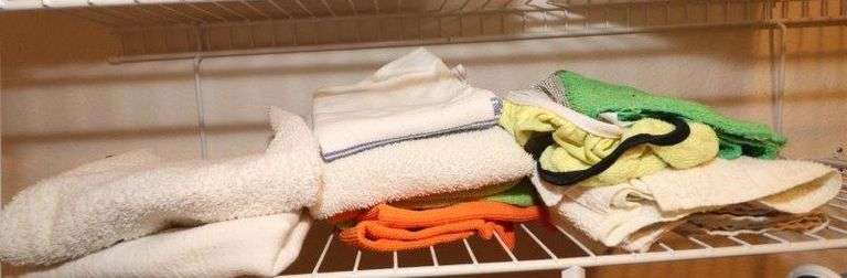 Misc. Linens Lot - Wolfe Auction & Realty, LLC