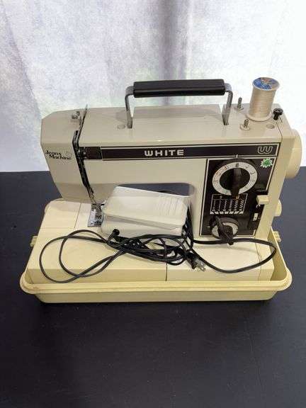 White Sewing Machine - Wolfe Auction & Realty, LLC