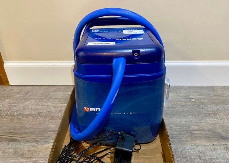 Polar Care Cube Electric Ice Pack With Ice Pack - Wolfe Auction ...
