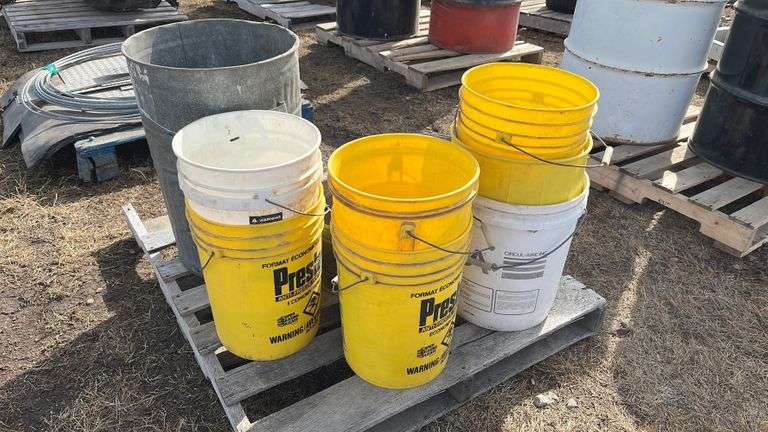 8- PLASTIC PAILS, 1 - METAL GARBAGE CAN, 2 - METAL PAILS - Wild Rose ...