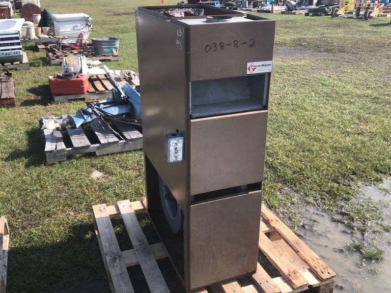 FLAME-MASTER NATURAL GAS FORCED AIR FURNACE. MODEL # FM70HB SN# 26007 ...