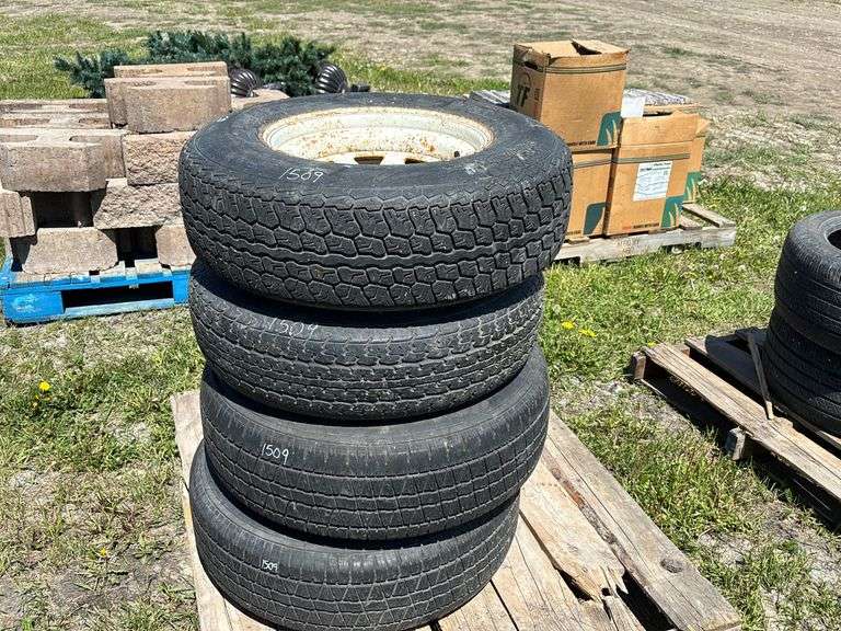 4 Carlisle Radial ST Rims & Tires ST 225/75R15 (tires not good) - Wild ...