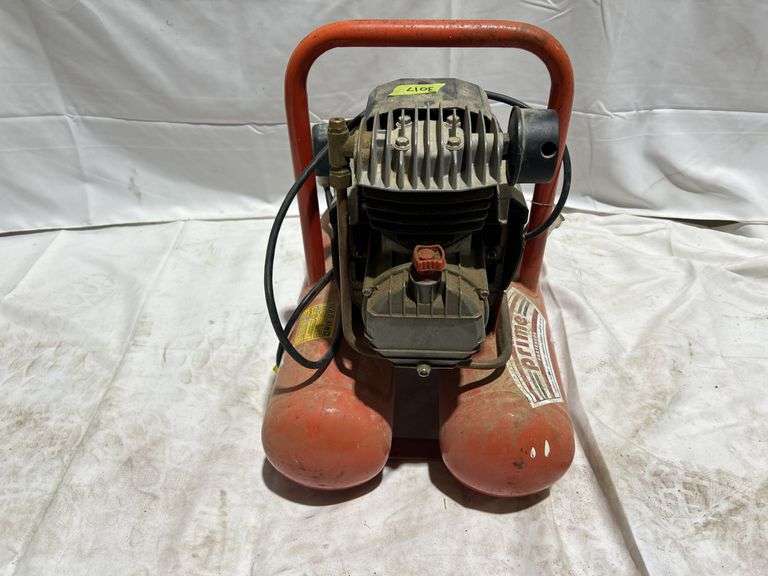 Fini Biscout Air Compressor 4.2 gal 116 psi - Wild Rose Auction Services