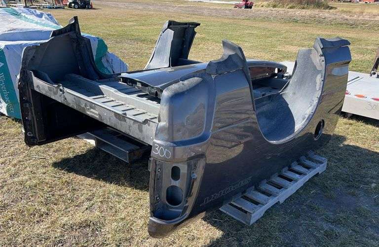 2022 Ram 2500 Truck Box Approx. 66'4'', Paint Code Pav & Black Tailgate ...