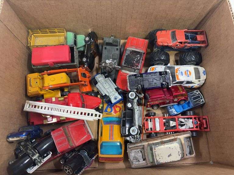 Assorted used toy cars, Box Approx. 9.5