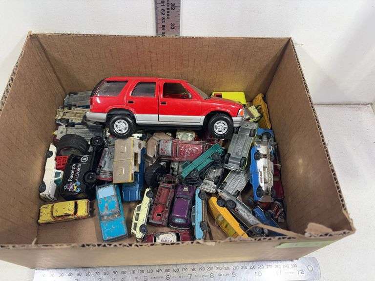 Assorted used toy cars, Box Approx. 9.5" x 12" x 5", Metal, *Unreserved ...