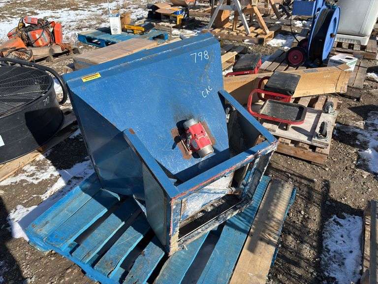 Metal Hopper 800lb Capacity Approx 2'6'' x 2'6'' x 2'3'' *UnReserved ...