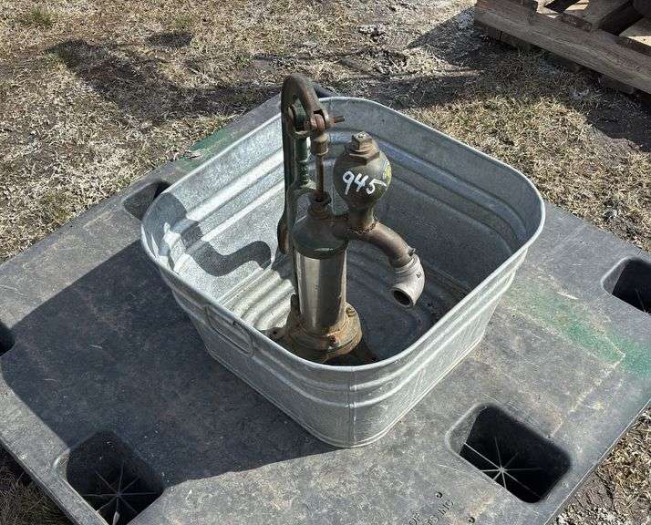 Vintage Cistern hand pump, metal tub approx 1'8"x1'8"x11", *UnReserved ...