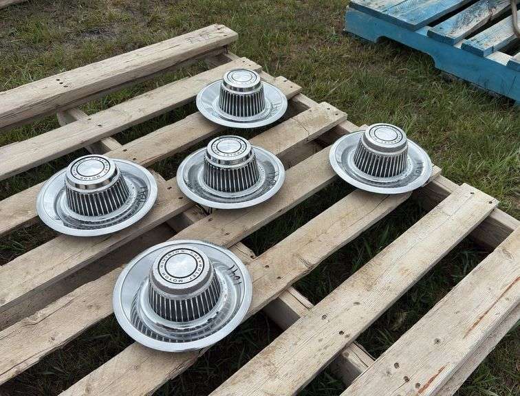 5 Chevy Rally Corvette Wheel Covers *Unreserved* - Wild Rose Auction ...
