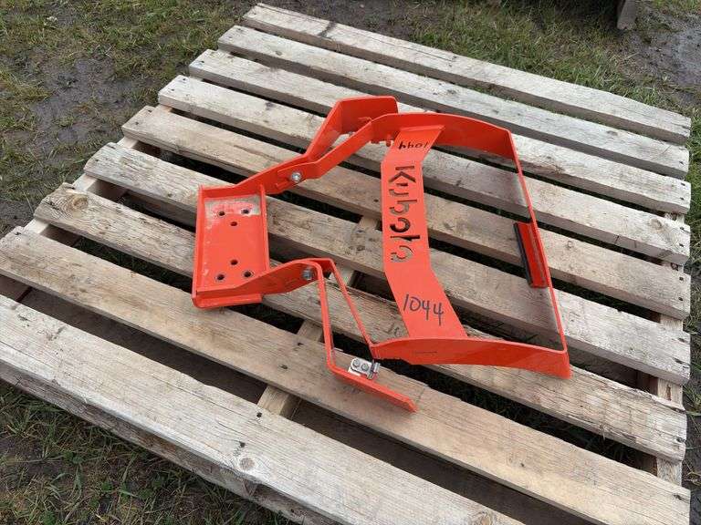 Kubota Grille Guard Approx 2’ x 2’ *Unreserved* - Wild Rose Auction ...