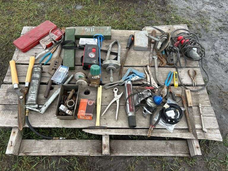 Pallet of assorted tools, gauges, hole punch, work lamp, socket sets ...
