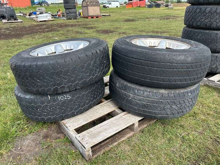 2 BFG Rugged Trail T/A Tires LT265/70R17, 2 Winrun Maxclaw HT Tires ...