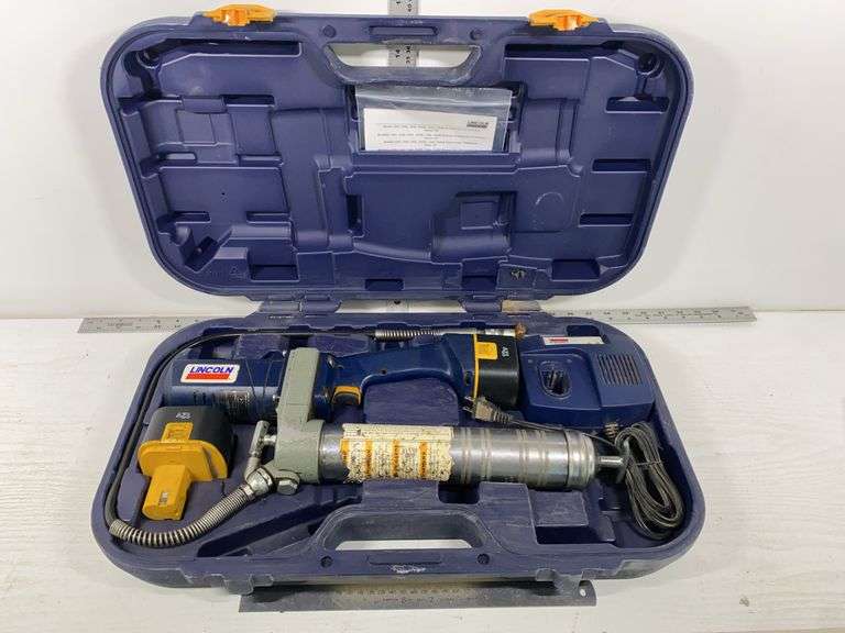 Lincolin Powerluber Grease Gun Kit in Case w/ Battery Charger & 2- 12 V ...