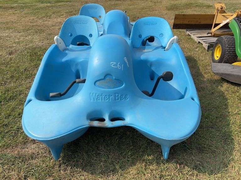 WaterBee Paddle boat, approx 10', 4 seater, plastic, **Unreserved ...