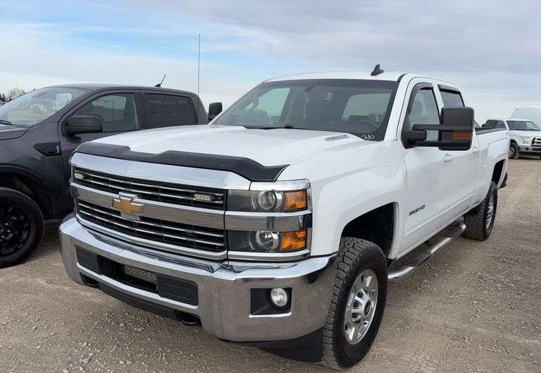 2014 Chev Silverado 2500 HD Crew cab Truck - Wild Rose Auction Services