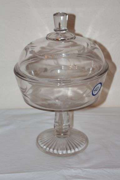 ETCHED CRYSTAL CANDY PEDESTAL CANDY DISH - World Wide Auction Inc