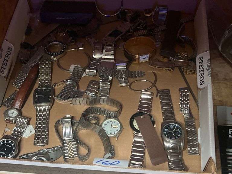 WATCH BANDS AND WATCHES IN VARIOUS STAGES OF REPAIR INCLUDING VELLACCIO ...