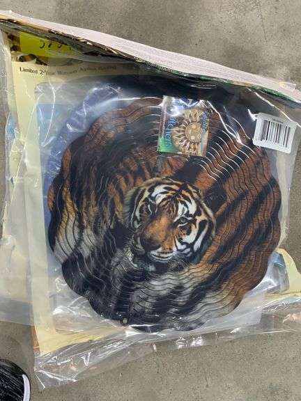 Assorted Eye Catchers Spinners - YAC Auctions