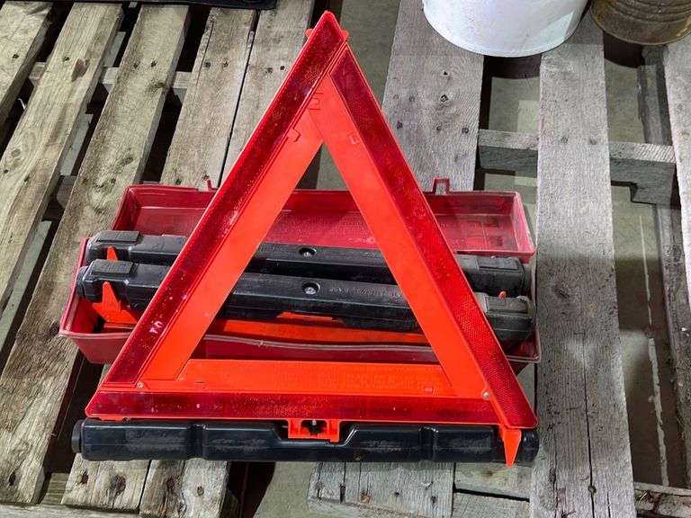 Triangle Flare Kit - YAC Auctions