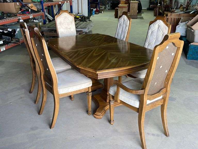Dining Room Table w/ Chairs - YAC Auctions