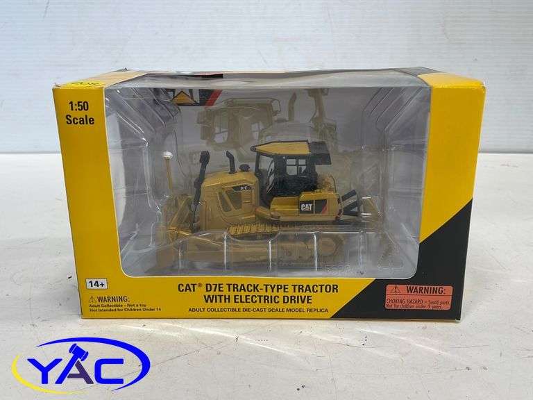 CAT D7 - E - 1:50 Scale - YAC Auctions