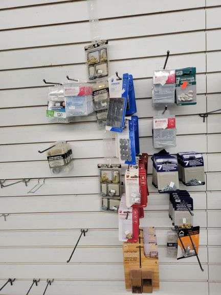 Picture Hanging Hardware - YAC Auctions