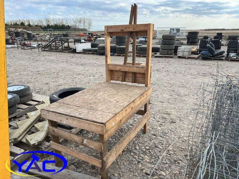 Goat/Sheep Hoof Trimming Table - YAC Auctions