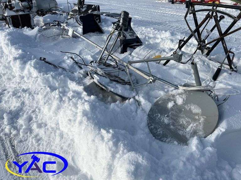Satellite Dishes & Stand - YAC Auctions