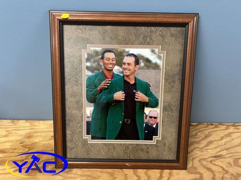 Tiger Woods & Mike Weir Green Jacket 14” x 16” - YAC Auctions