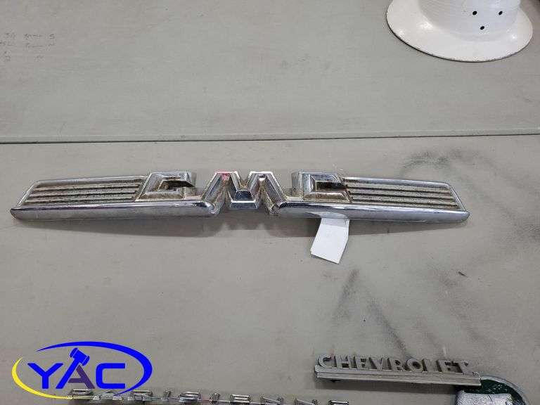 Antique Car Emblems YAC Auctions Antique Car Emblems YAC Auctions