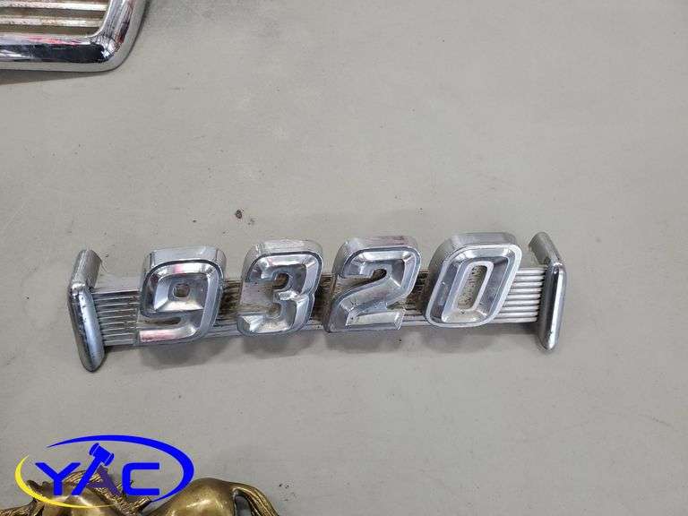 Antique Car Emblems YAC Auctions Antique Car Emblems YAC Auctions