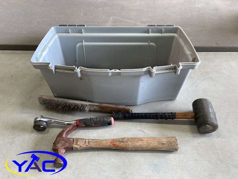 Holt Box Of Various Tools - YAC Auctions