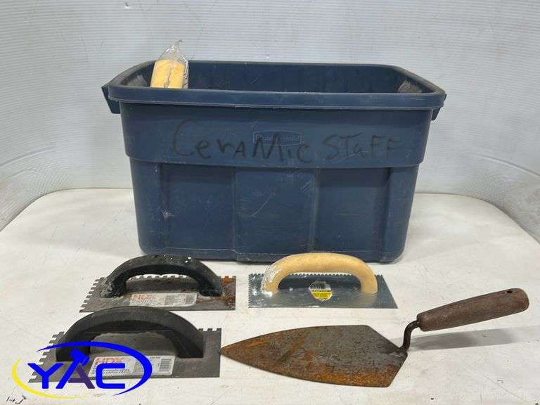 Approx. 20 Ceramic Puddy Knives - YAC Auctions