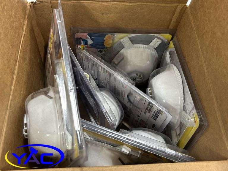 Box of Dust Masks - YAC Auctions