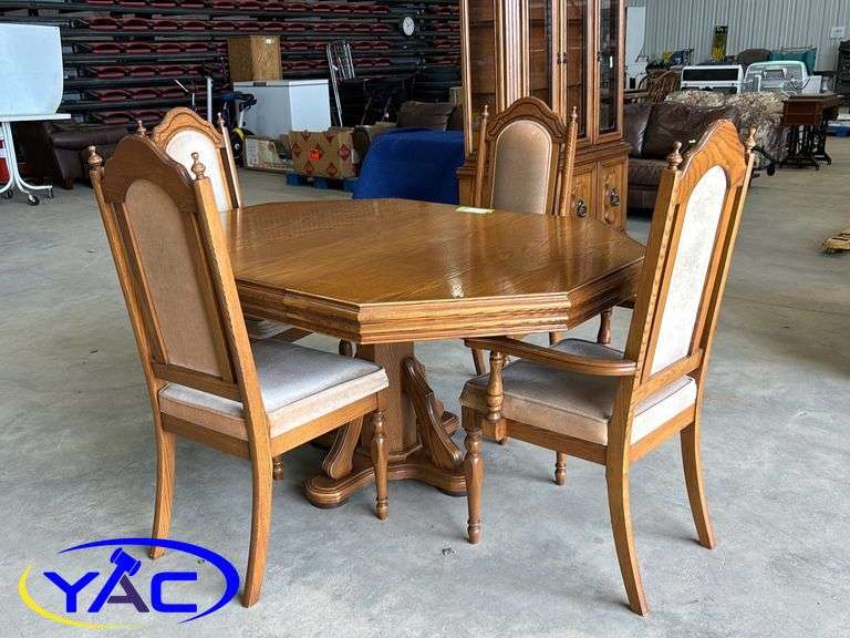Oak Table & 4 Chairs & Leaf - YAC Auctions