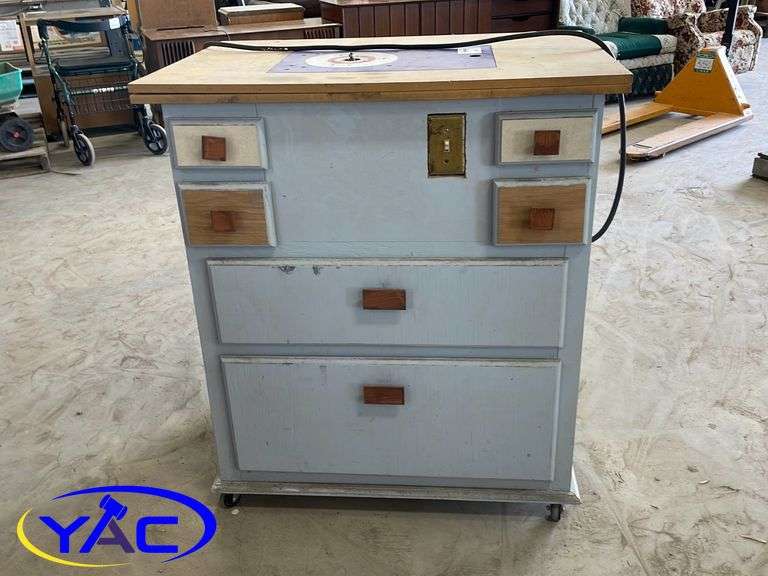Router Table W/ Craftsman Router/ Spare Router And Bits - YAC Auctions