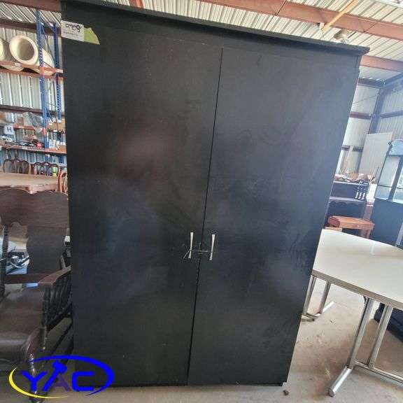 Black Cuboard - YAC Auctions