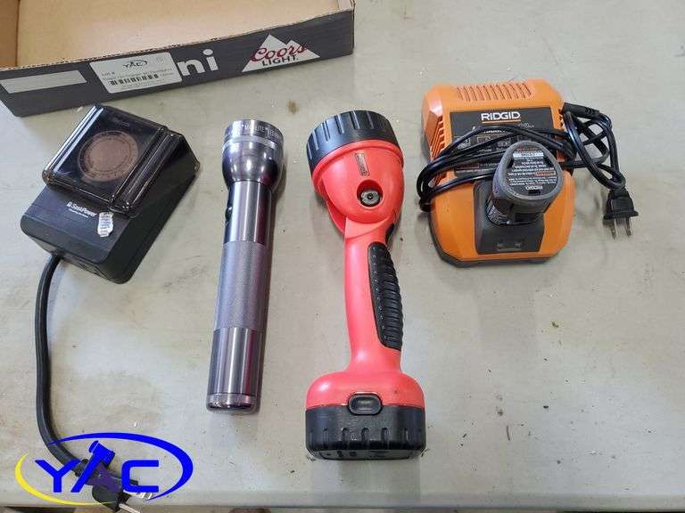 Ridgid 12V Charger W/ Flashlights - YAC Auctions