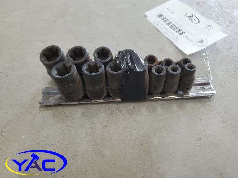 7 - Assorted Metric & SAE Torque Sockets - YAC Auctions