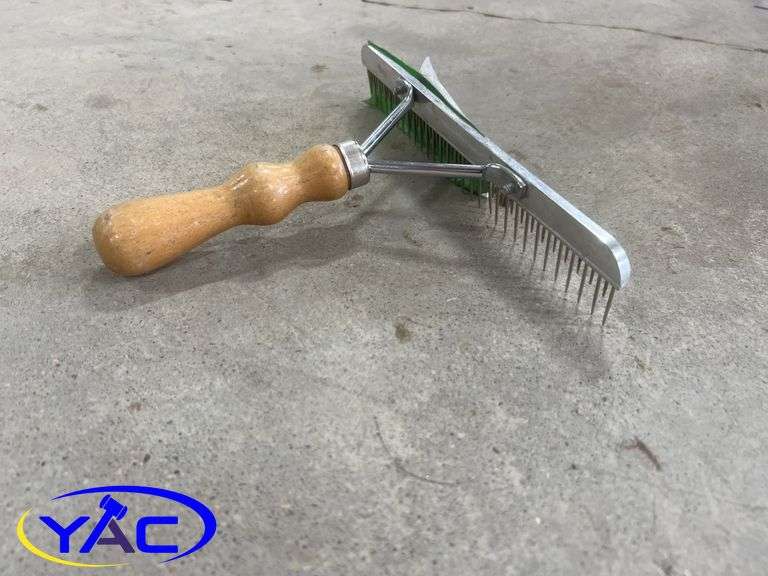 Sullivan Show Comb - YAC Auctions