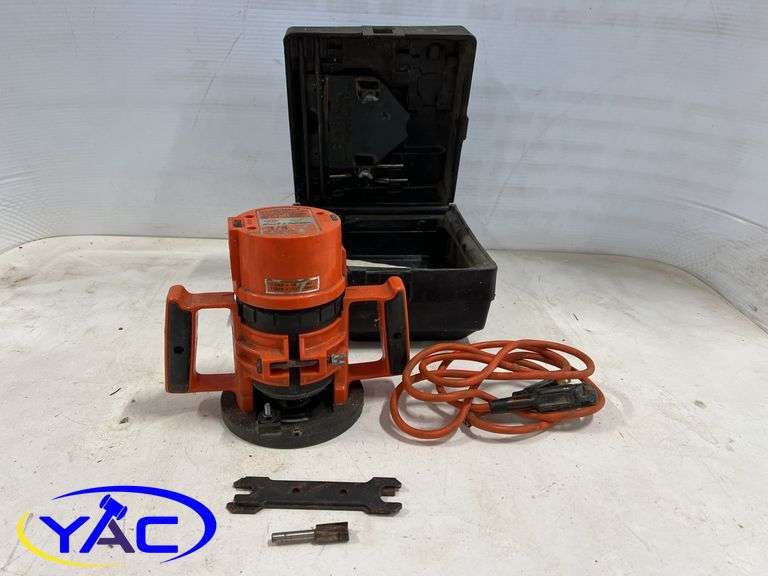 Black & Decker Router With Case - YAC Auctions