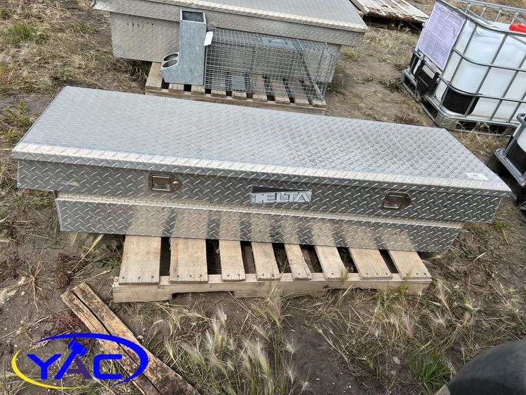 Delta Checker Plate Tool Box - YAC Auctions