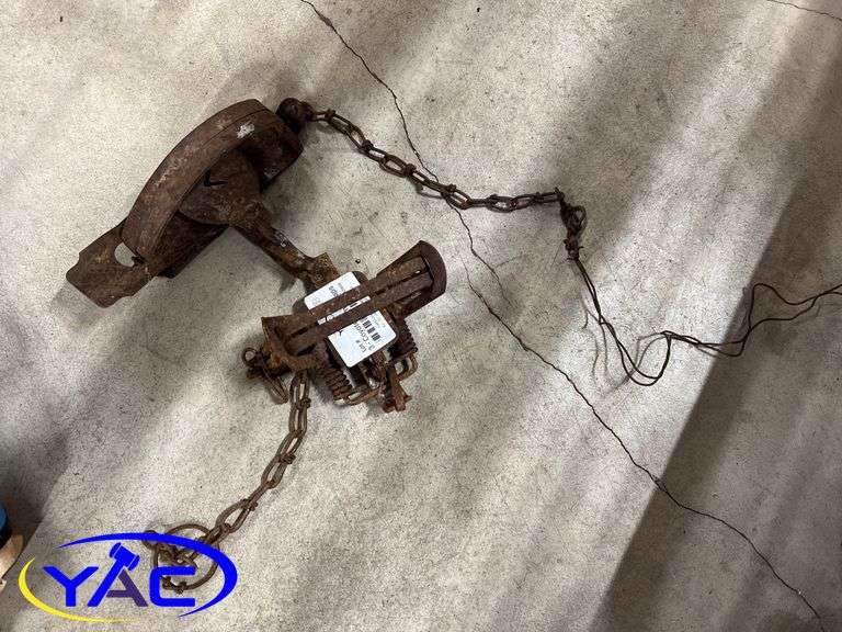 Coyote Jump Traps - YAC Auctions